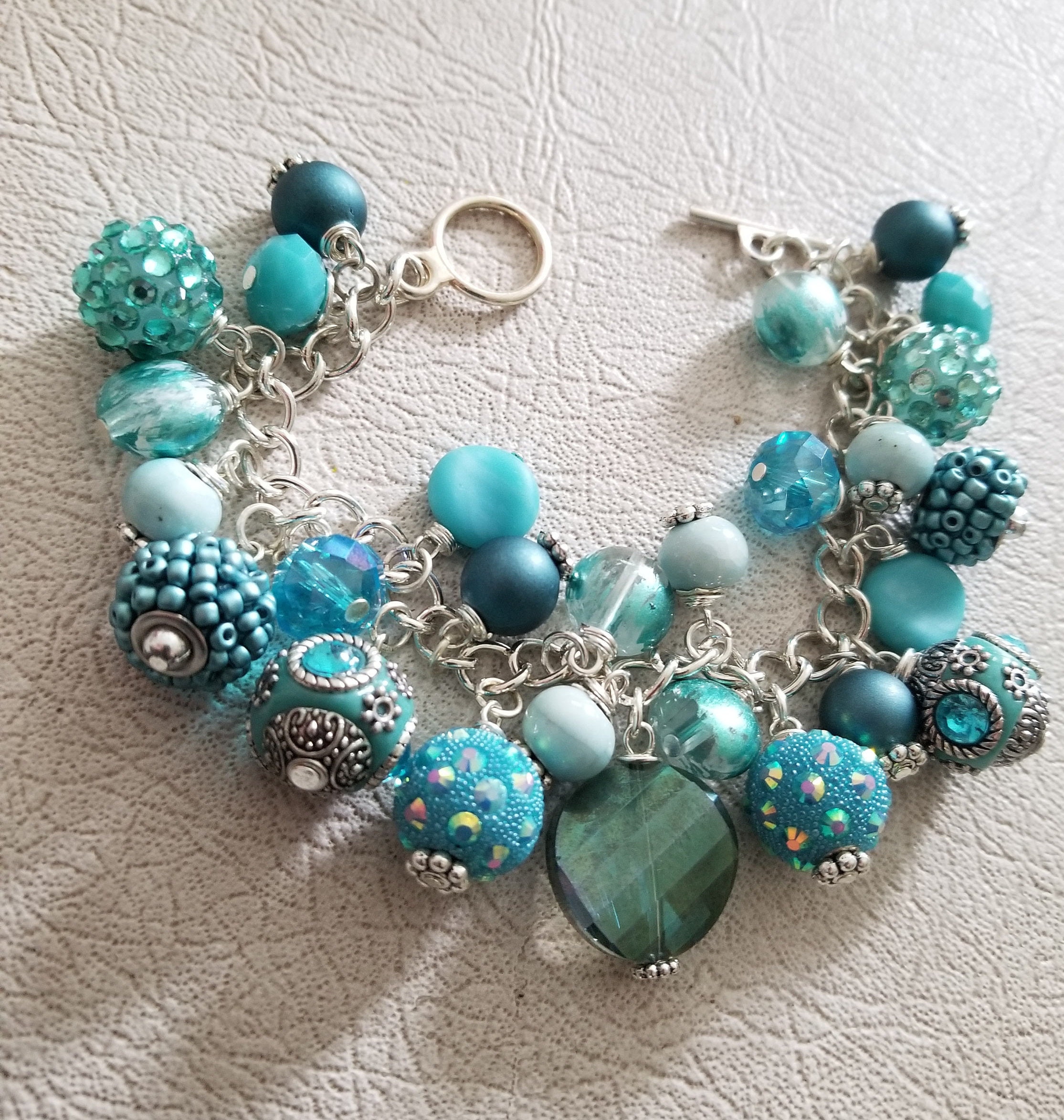 Shades of Teal/Turquoise Beaded Bracelet - Etsy.de
