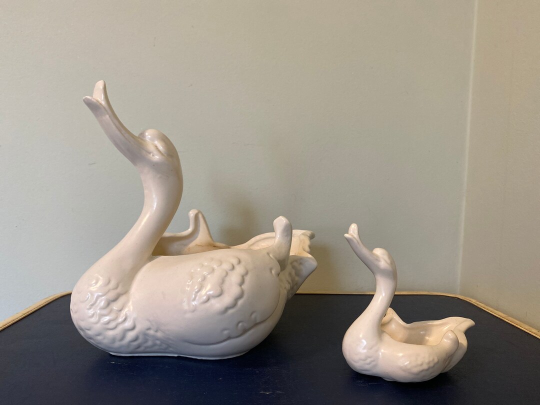 Vintage White Hull Swan Mom and Baby Pair of Planters - Etsy