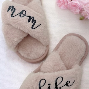 Best Mom Ever Gift Box – Fuzzy Slippers, Sleep Mask & Candle Set ...