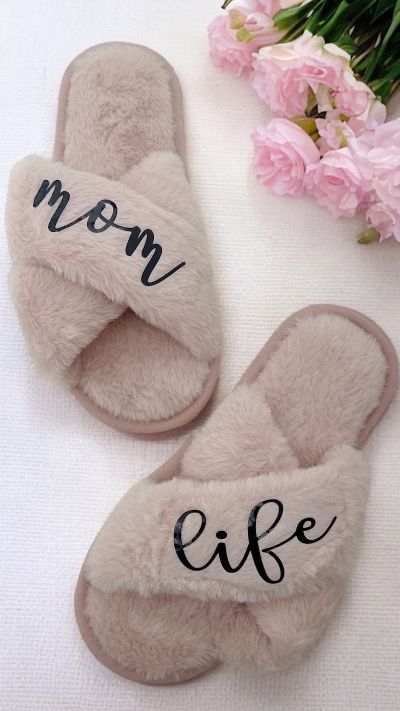Best Mom Ever Gift Box – Fuzzy Slippers, Sleep Mask & Candle Set ...