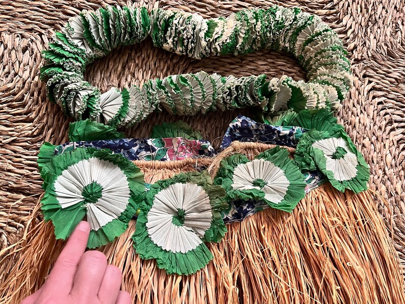 Vintage 40's/50's Hawaiian Straw Hula Skirt and Paper Lei - Etsy