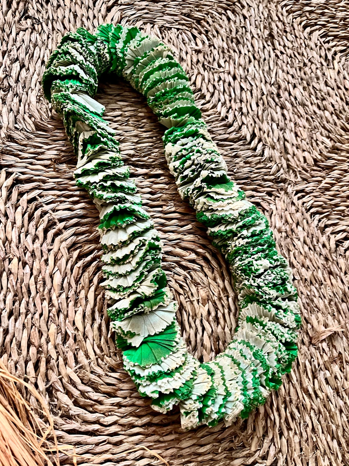 Vintage 40's/50's Hawaiian Straw Hula Skirt and Paper Lei - Etsy