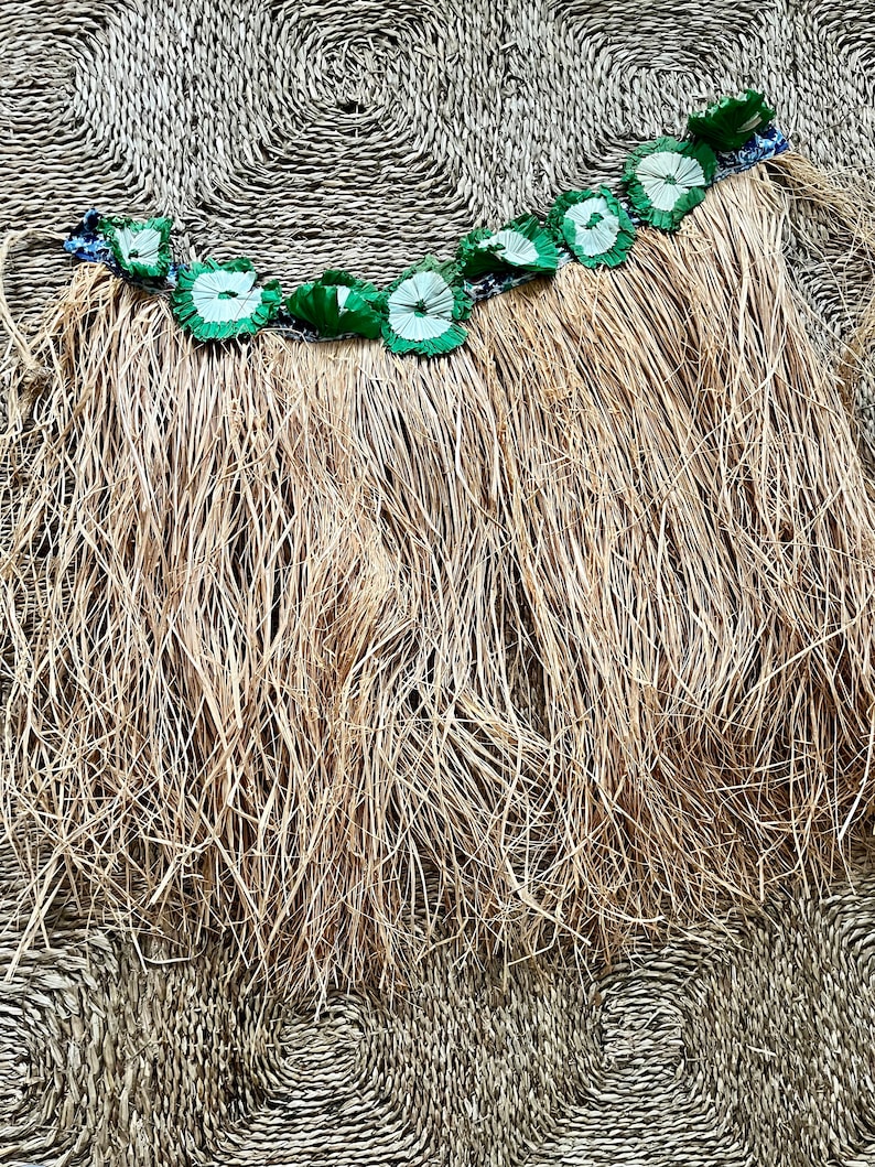 Vintage 40's/50's Hawaiian Straw Hula Skirt and Paper Lei - Etsy