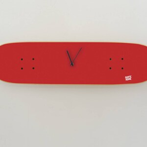 Skateboard Clock, Gift Idea for Skaters Perfect for Bedroom or Office ...