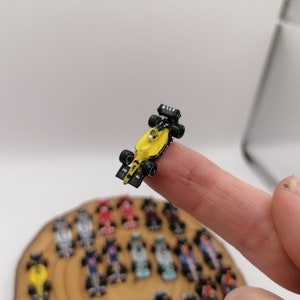 Miniature FORMULA 1, 1.10 " (28mm) Game Custom TOKEN Assortmen Pieces ...