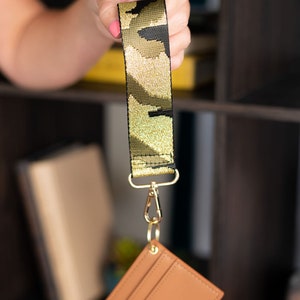 Key Ring & ID Card Holder, Keychain Wallet for Women, Wristlet Wallet ...