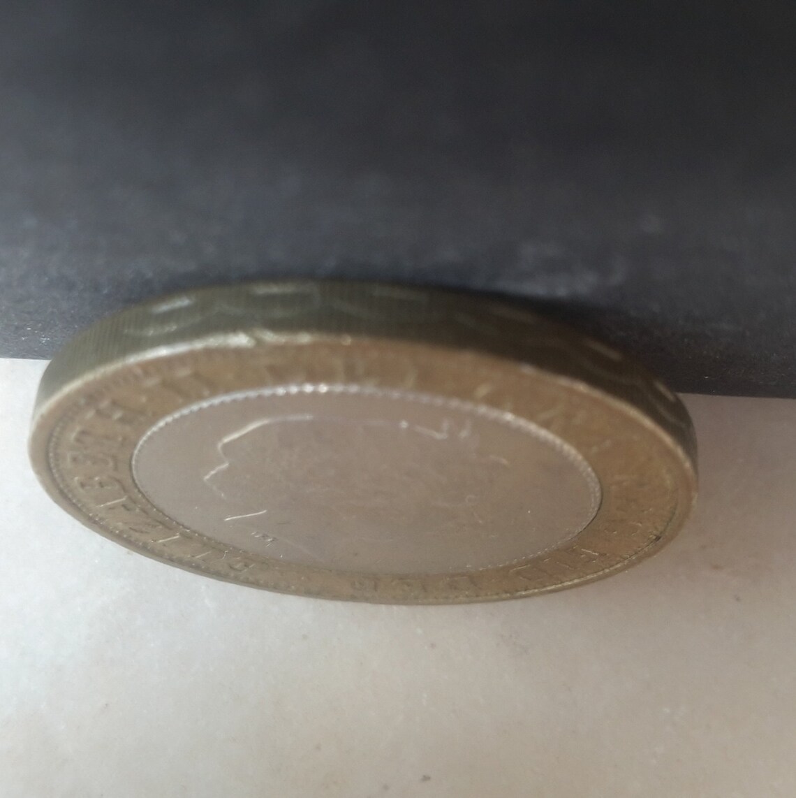 Elizabeth II Two Pounds Commemorative Coin / 2004 Two Pounds Coin Error ...