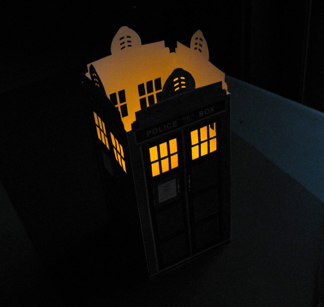 WREATH Tardis Cover and LED Flickering Tea-light "candle"- Doctor Who ...