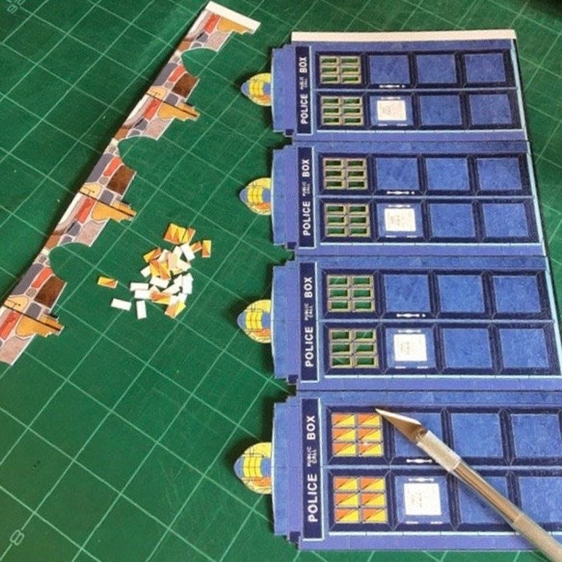 WREATH Tardis Cover and LED Flickering Tea-light "candle"- Doctor Who ...
