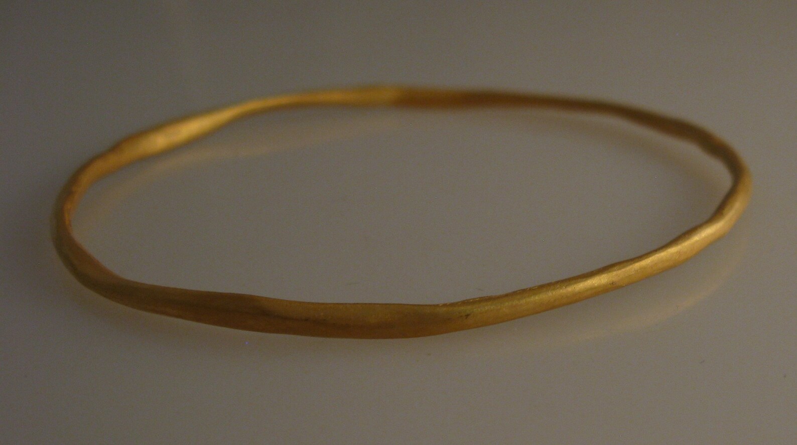 22K Solid Gold Round Bangle - Etsy