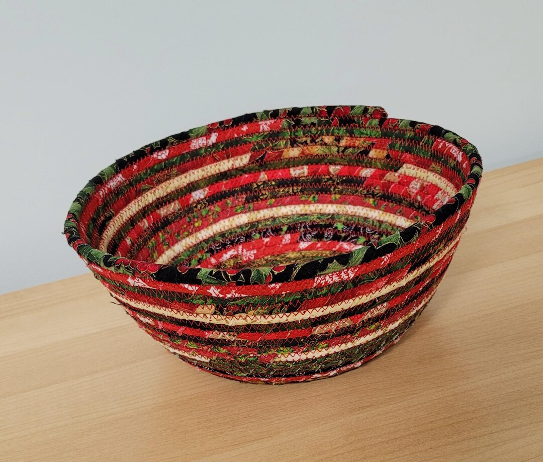 Large Christmas Coiled Rope Bowl, Scrappy Green and Red Wrapped Rope ...
