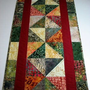 Half Square Triangle Table Runner PDF Pattern: Beginner Friendly Charm ...