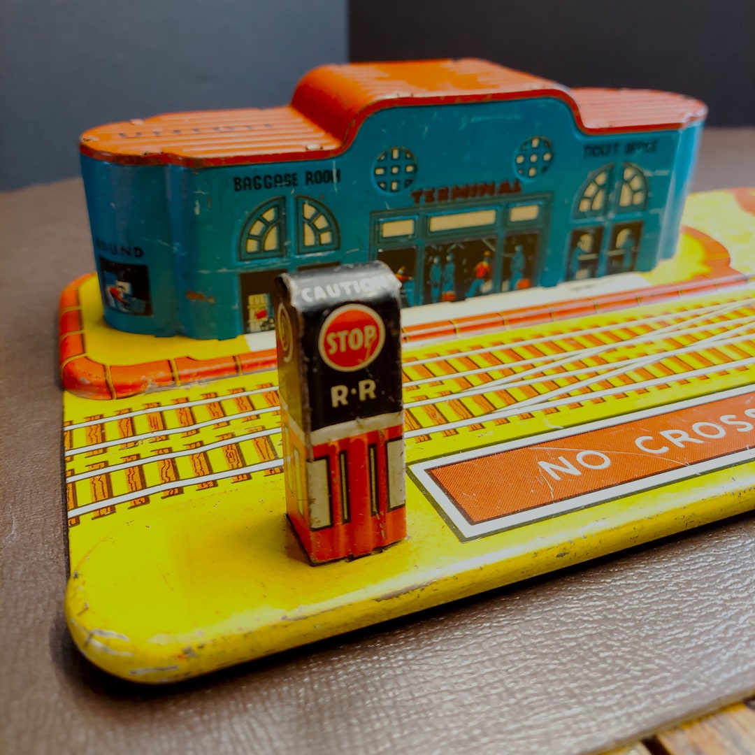 Marx 1930's Tin Litho Union Station Platform With Crossing Arm ...
