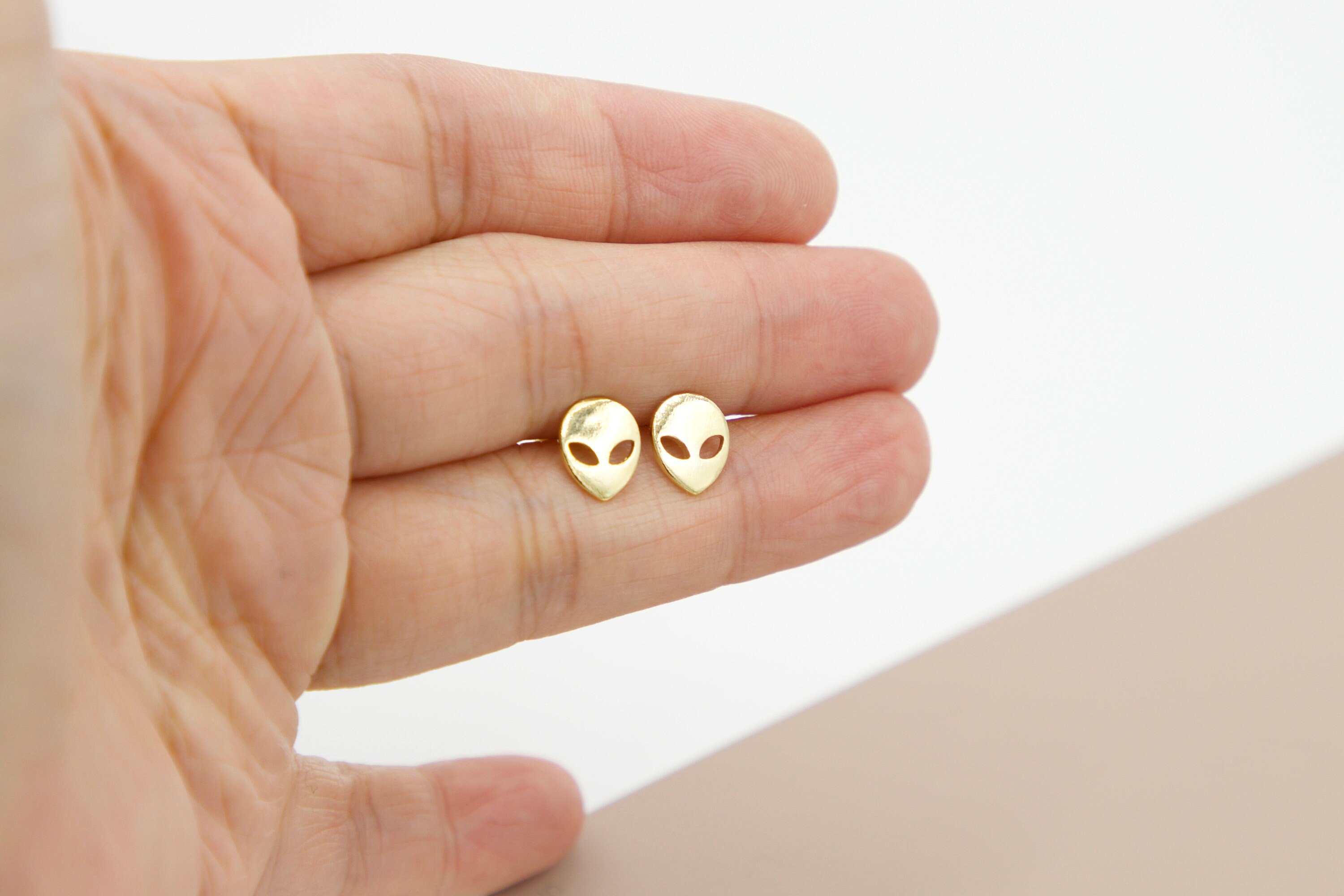 Alien Necklace Gold Alien Head Necklace Dainty Ufo Pendant | Etsy