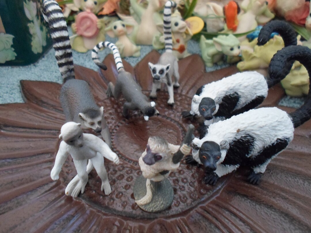 Madagascar LEMURS 7-figure LOT - Ring-tail, Black&white Ruffled ...