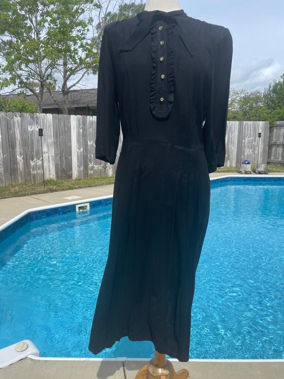 1940s Vintage Classic Black Gem