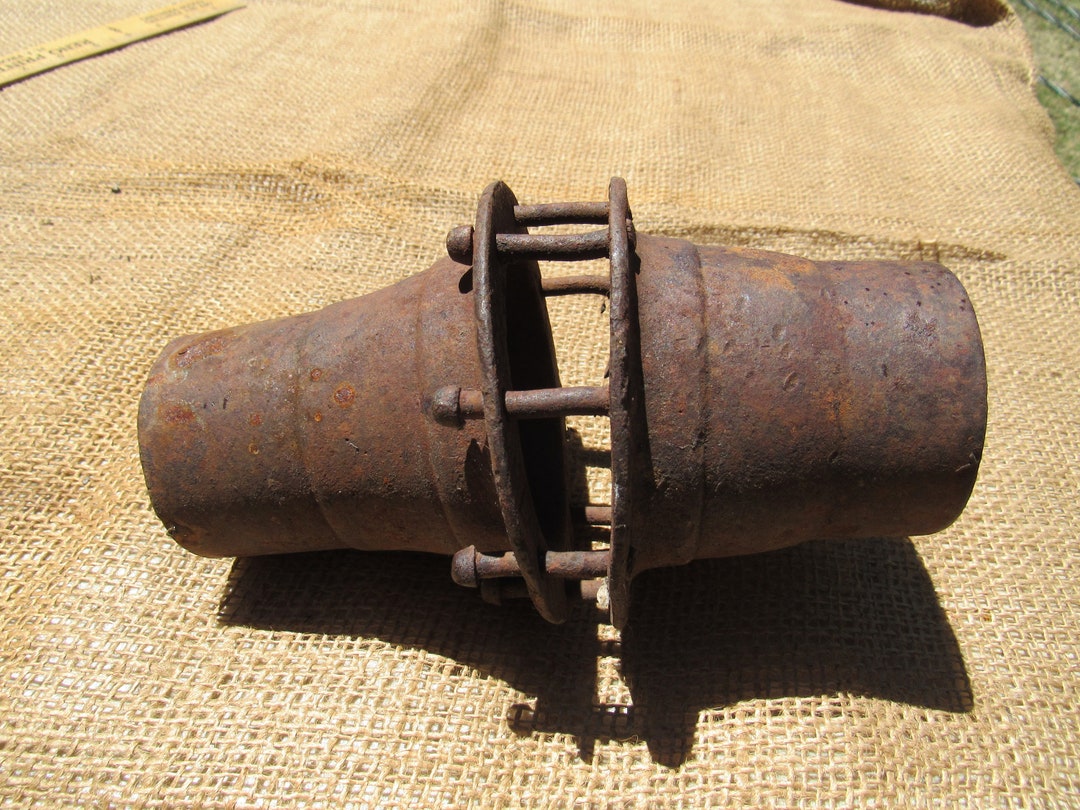 Buggy Wheel Hub, Rustic and Rusty Wooden Spoke Buggy Wheel/tire HUB ...