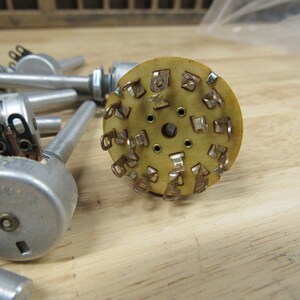 Electronic Parts, Metal Connector Electrical Parts assemblage ...