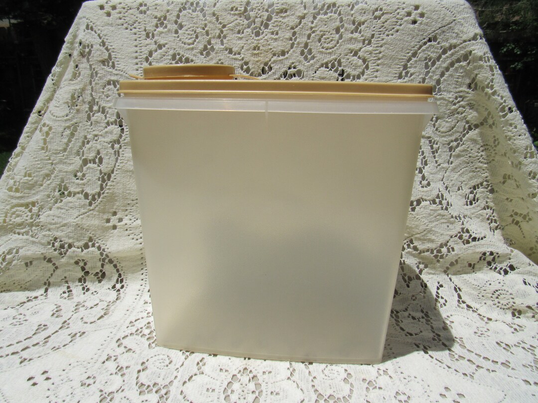 Tupperware Pour N Stor, Beige Lid Cereal Storage Container, Tupperware ...