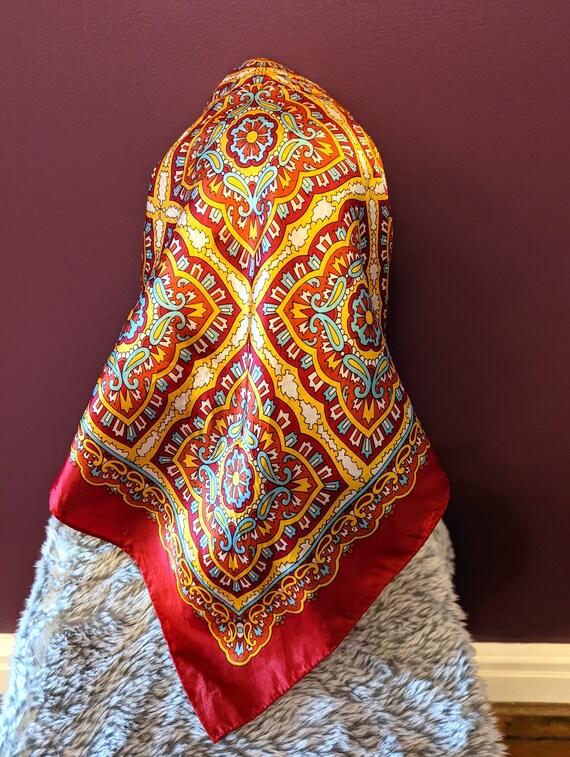 Vintage 1970s Red Paisley Head Scarf: Padded Nylon Sa… - Gem