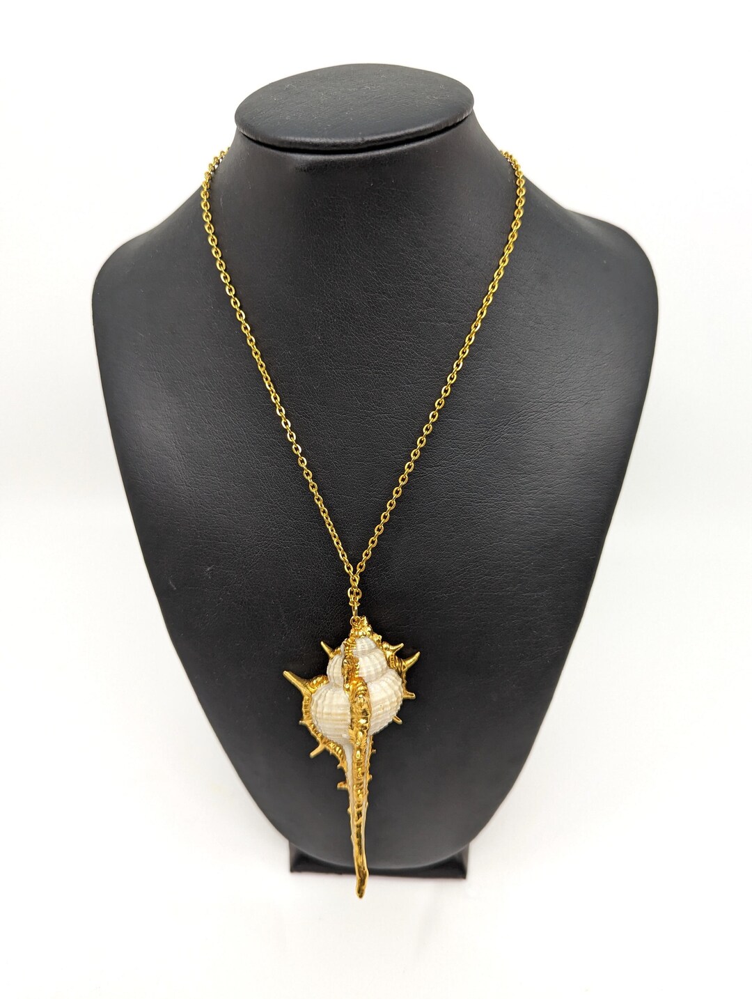Vintage 1970s Shell Pendant , 70s Shell Necklace , 1970s Gold Plated ...