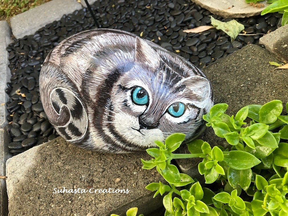 Brown and White Cat Rock, Hand Painted Stone Art,painted Stone Cat, Pet ...