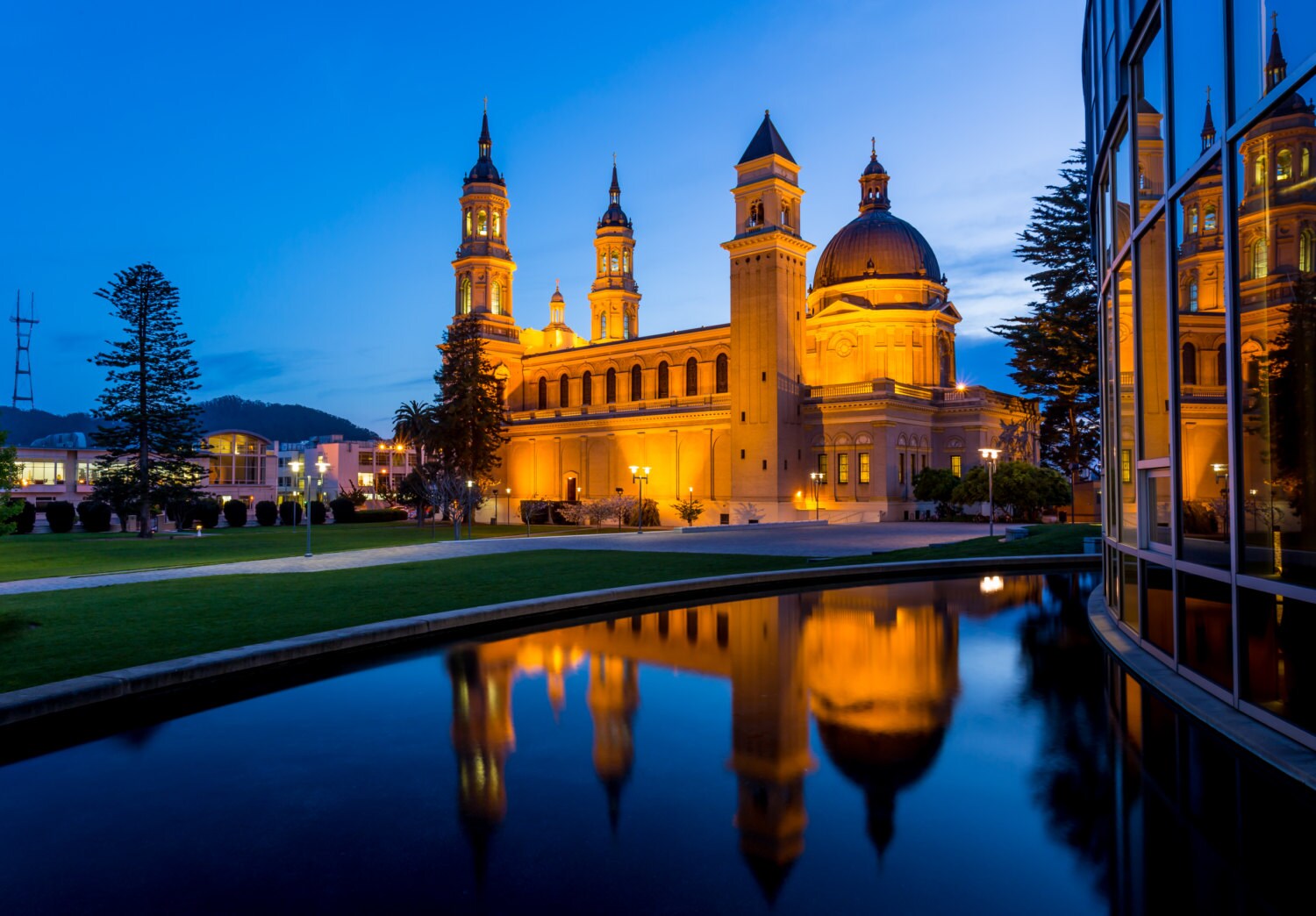 Photo of a San Francisco Church at Sunset - St Ignatius Catholic Church ...
