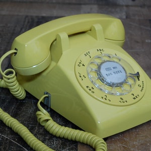 Vintage Original Yellow Dial up Table or Desk Telephone in Good Working ...