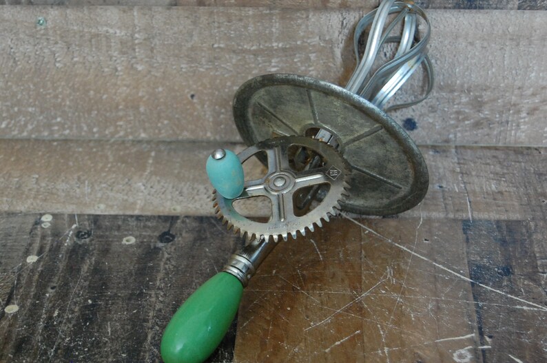 Vintage Egg Beater, Cake Batter, Food Mixer, 1930's Hand Operated Egg ...