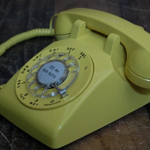 Vintage Original Yellow Dial up Table or Desk Telephone in Good Working ...