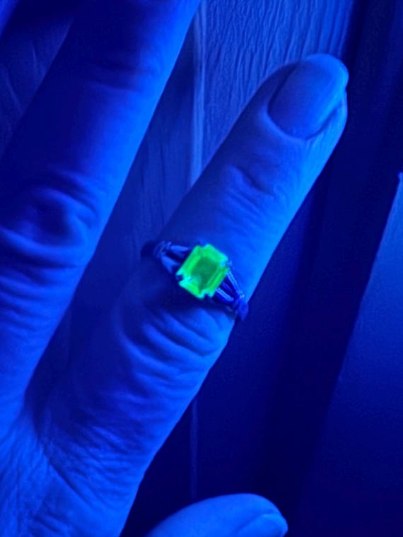 vintage uranium glass sterling silver ring ~ size 7 1… - Gem