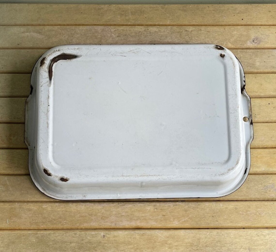 Vintage Enamel Cake Pan, White With Black Trim Enamelware Baking Pan - Etsy