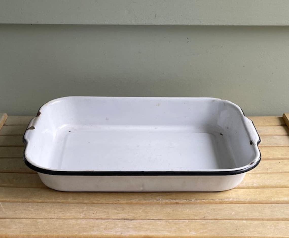 Vintage Enamel Cake Pan, White With Black Trim Enamelware Baking Pan - Etsy