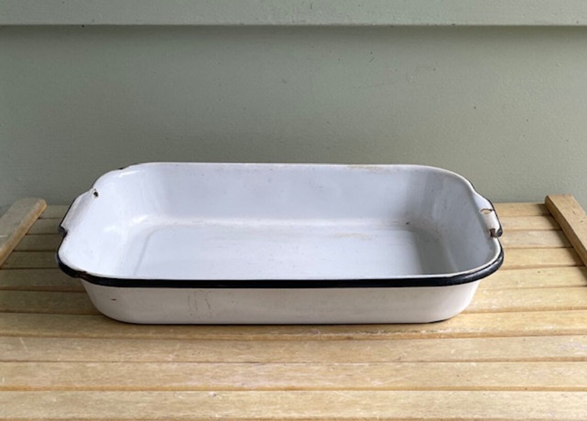 Vintage Enamel Cake Pan, White With Black Trim Enamelware Baking Pan - Etsy