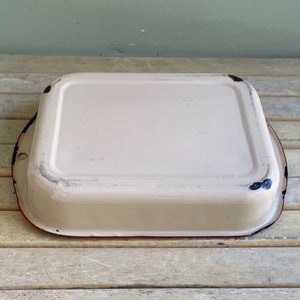 Enamel Cake Pan, Vintage Tan / Beige With Red Trim Enamelware Pan - Etsy