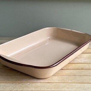 Enamel Cake Pan, Vintage Tan With Brown Trim Enamelware Pan - Etsy