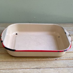 Enamel Cake Pan, Vintage Tan / Beige With Red Trim Enamelware Pan - Etsy