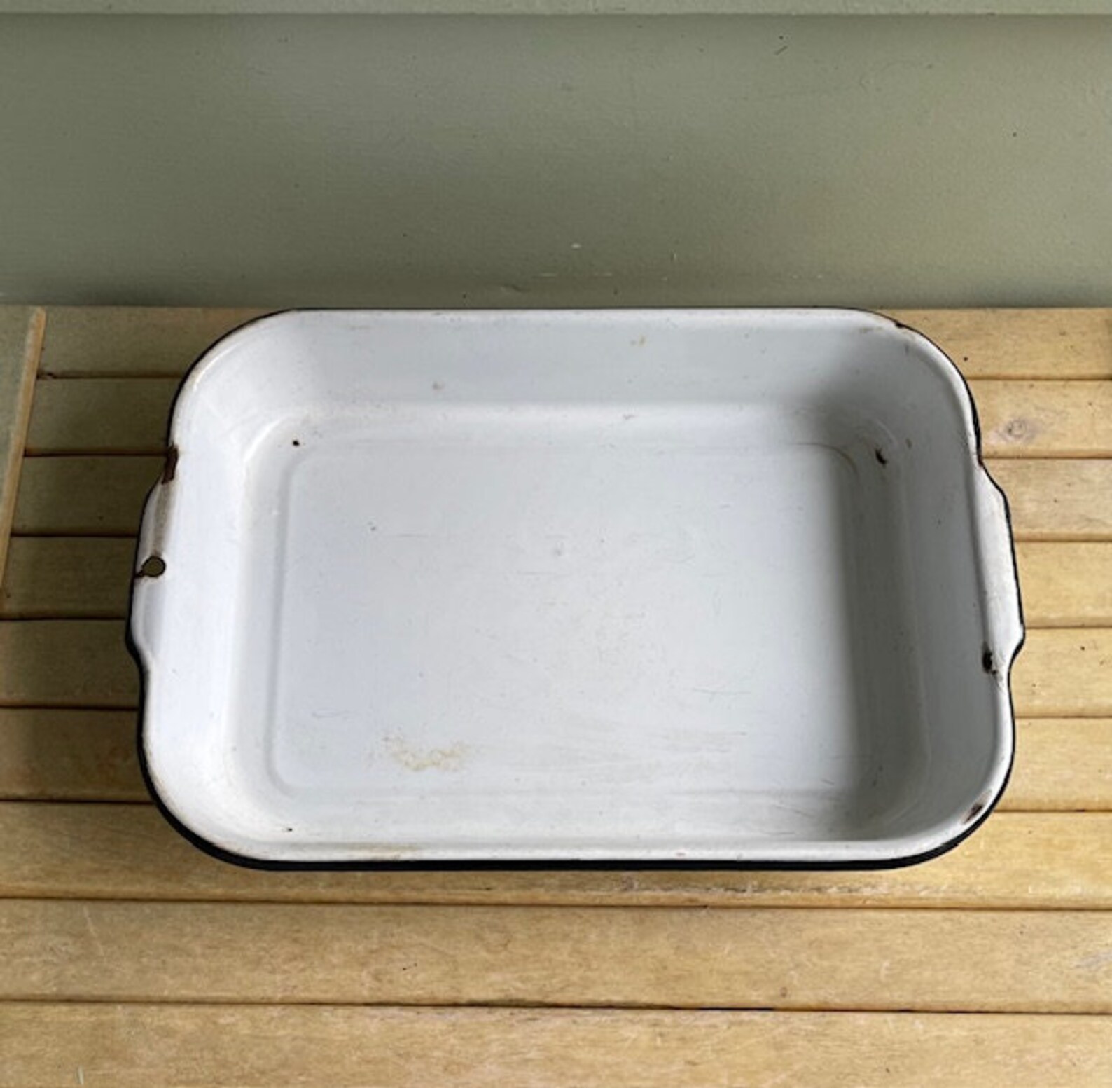 Vintage Enamel Cake Pan, White With Black Trim Enamelware Baking Pan - Etsy