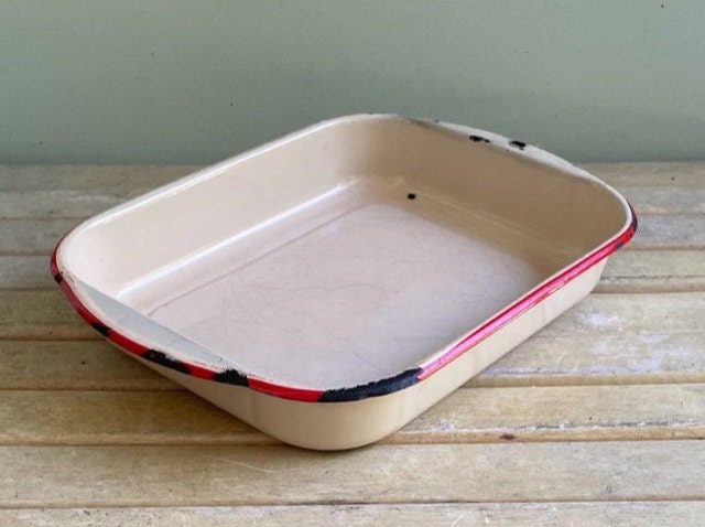Enamel Cake Pan, Vintage Tan / Beige With Red Trim Enamelware Pan - Etsy