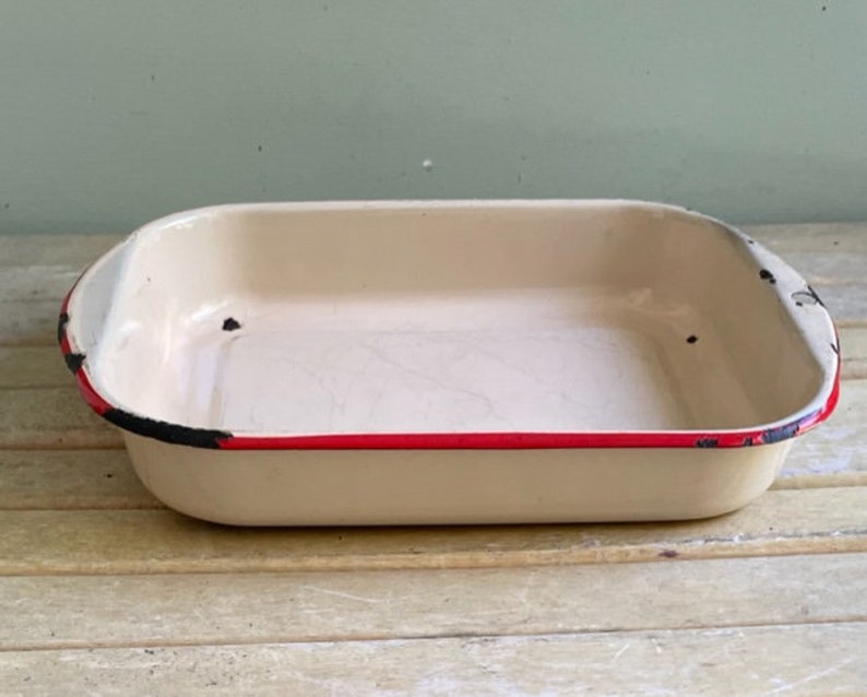 Enamel Cake Pan, Vintage Tan / Beige With Red Trim Enamelware Pan - Etsy