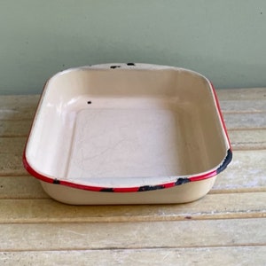 Enamel Cake Pan, Vintage Tan / Beige With Red Trim Enamelware Pan - Etsy