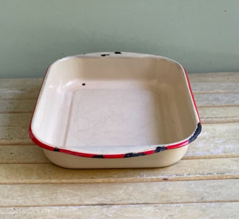 Enamel Cake Pan, Vintage Tan / Beige With Red Trim Enamelware Pan - Etsy