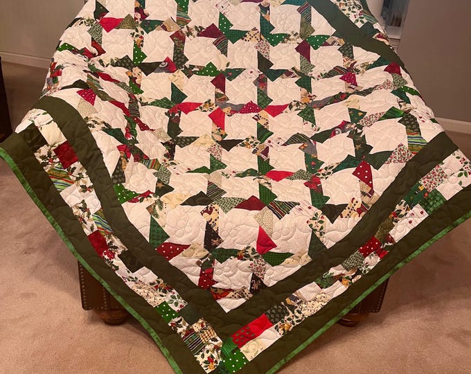 Green, Red and White Christmas Quilt. Throw Size Quilt. Green Christmas ...