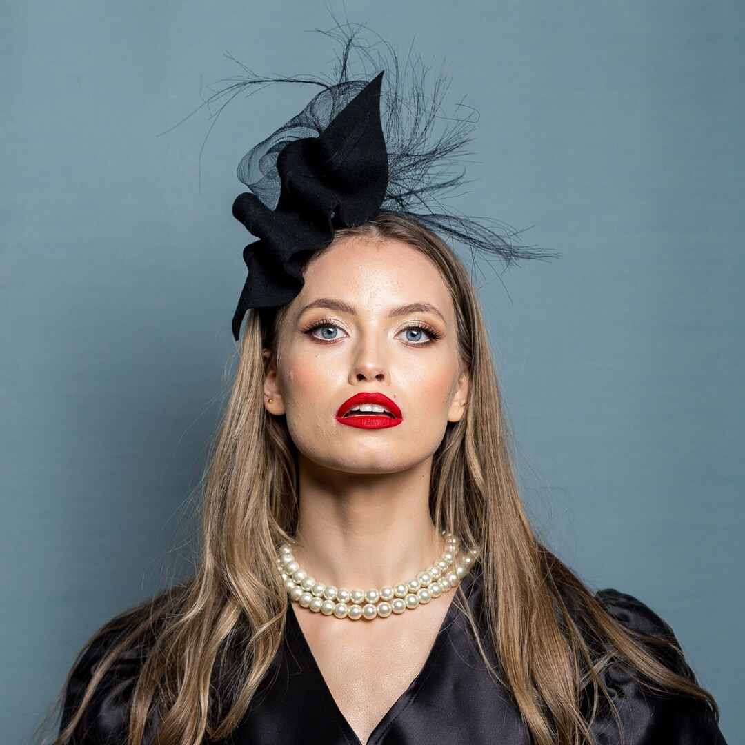 Black Cocktail Felt Fascinator With Crin Hair , Modern Black Headpiece ...