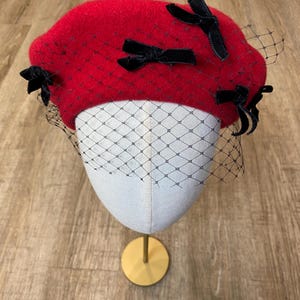 Red Beret With Veiling and Small Velvet Bows , Red Wool Winter Beret ...