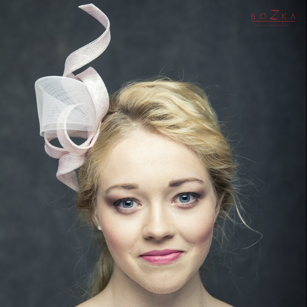 Modern Fascinator With Delicate Crin in Powder Pink Colour, Pink ...