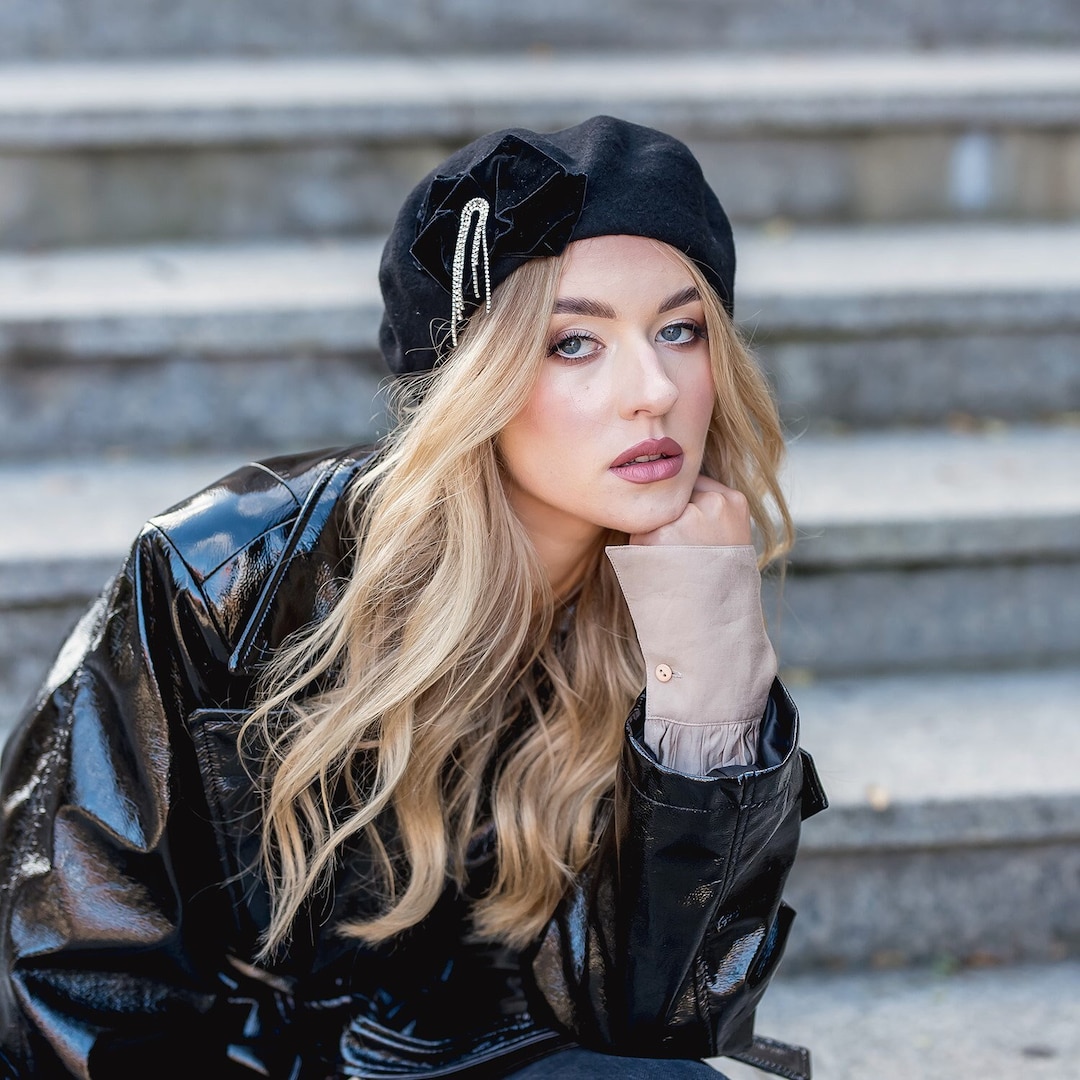 Luxury Black Beret With Velvet Bow and Rhinestones, Modern French Beret ...