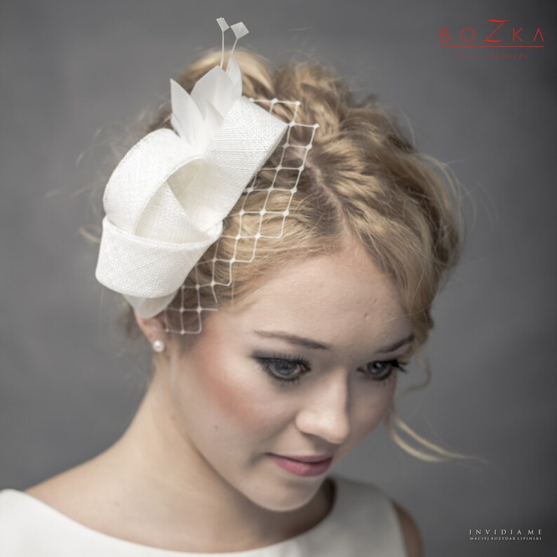 Modern Wedding Fascinator With Fethers and Veieling Wedding - Etsy