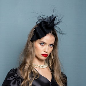 Black Cocktail Felt Fascinator With Crin Hair , Modern Black Headpiece ...