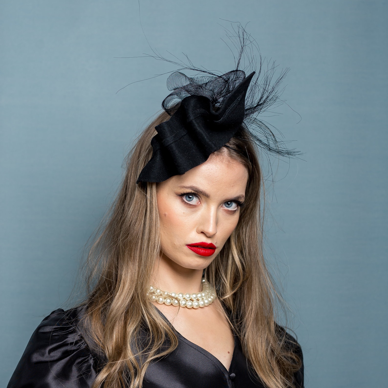Black Cocktail Felt Fascinator With Crin Hair , Modern Black Headpiece ...